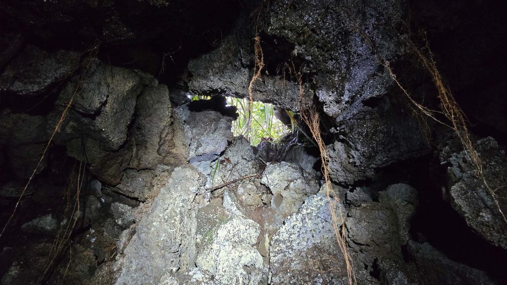 Cracked Rock Cave - Extreme Pursuit
