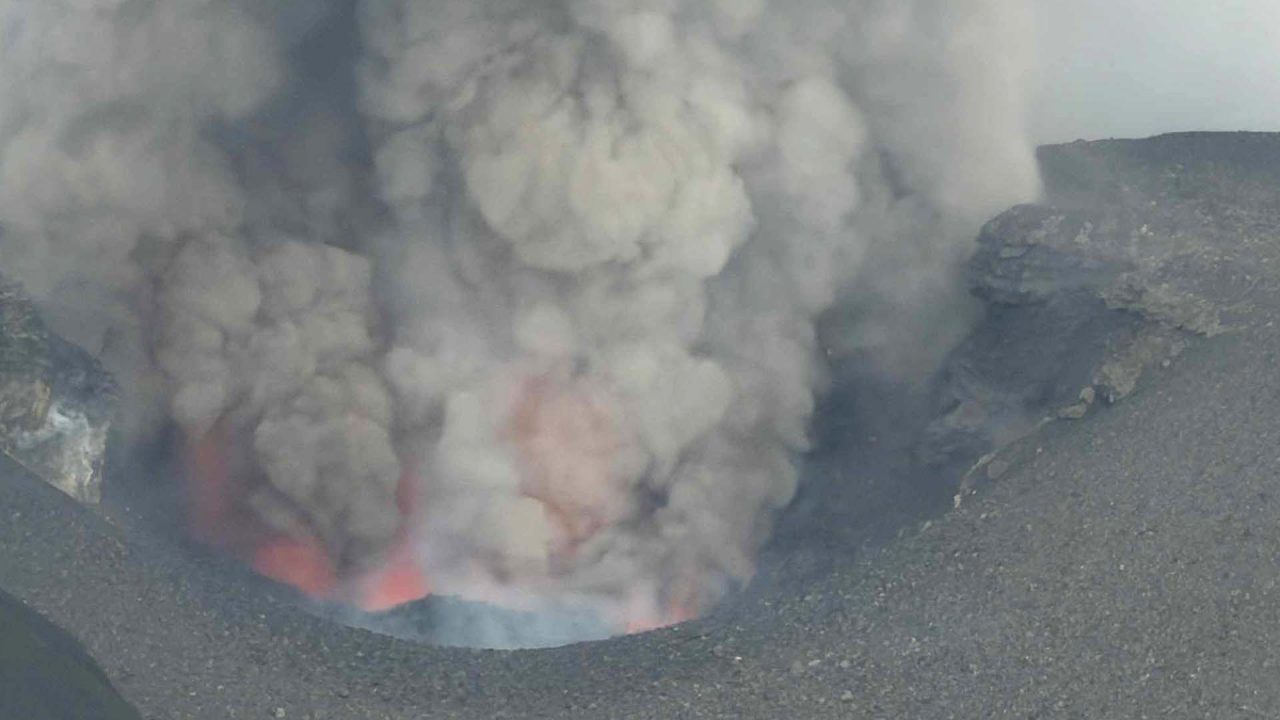 New Eruption Footage, Manaro Voui Volcano, Ambae - Extreme Pursuit