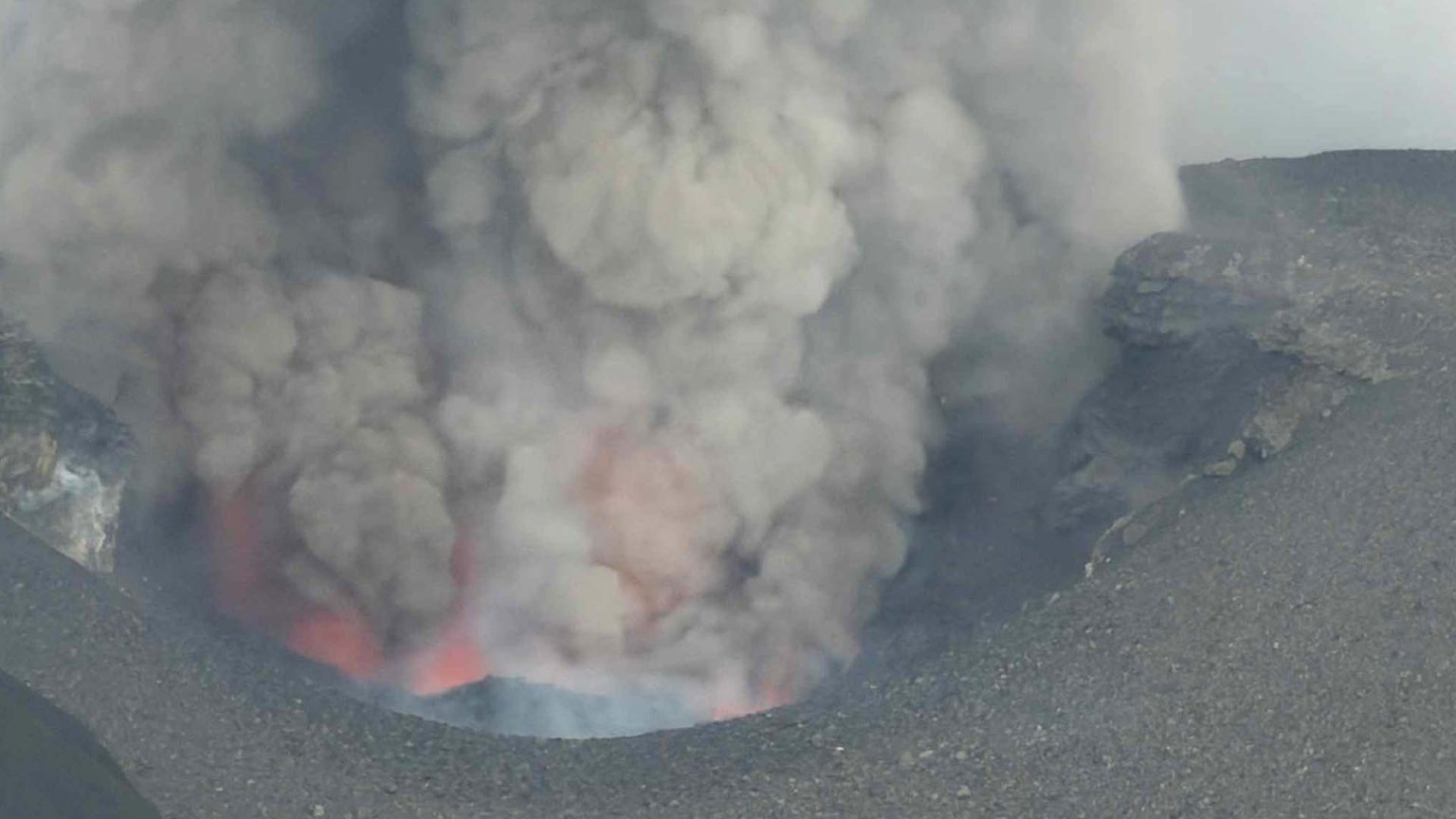 New Eruption Footage, Manaro Voui Volcano, Ambae - Extreme Pursuit