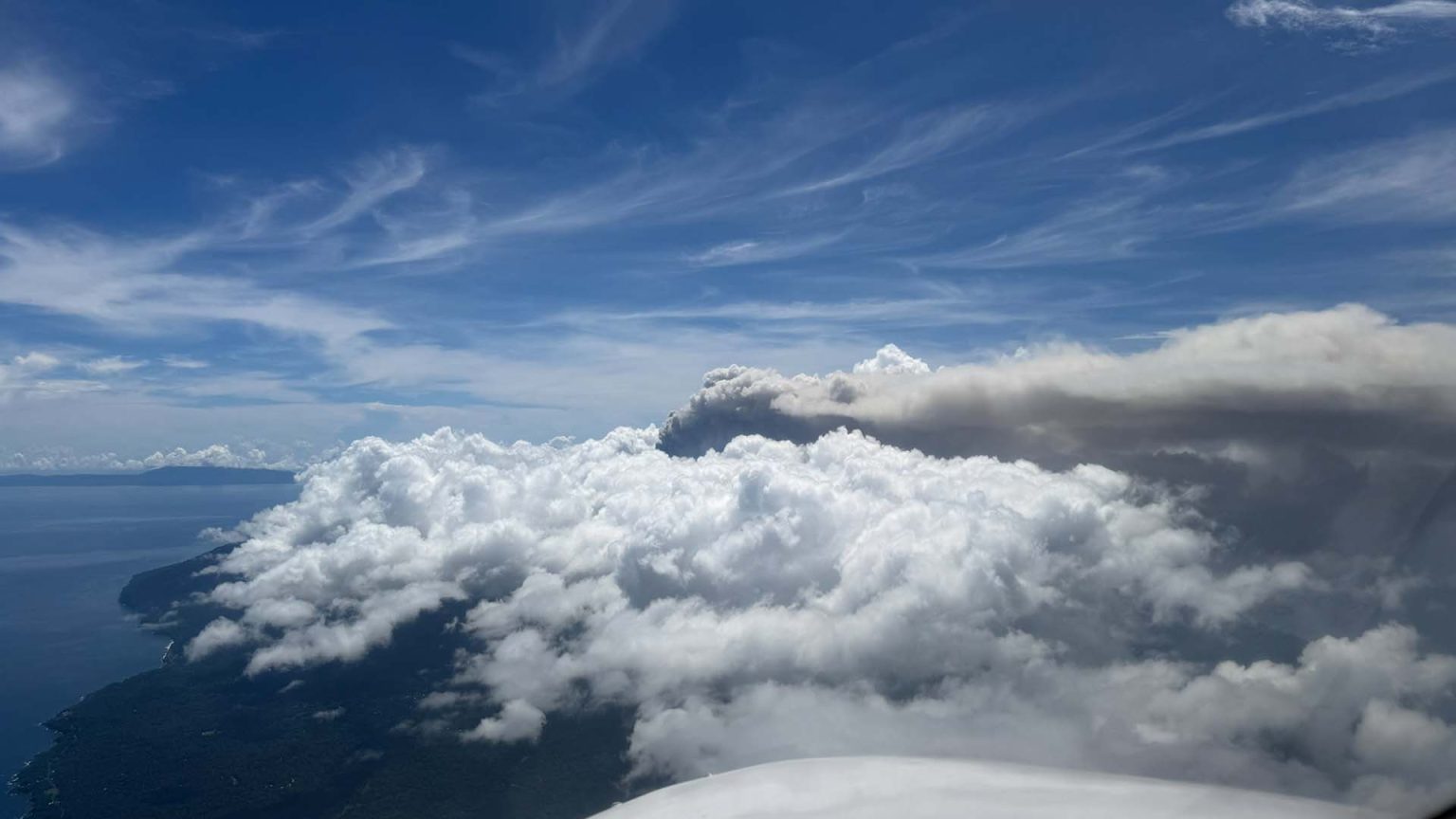 New Eruption Footage, Manaro Voui Volcano, Ambae - Extreme Pursuit